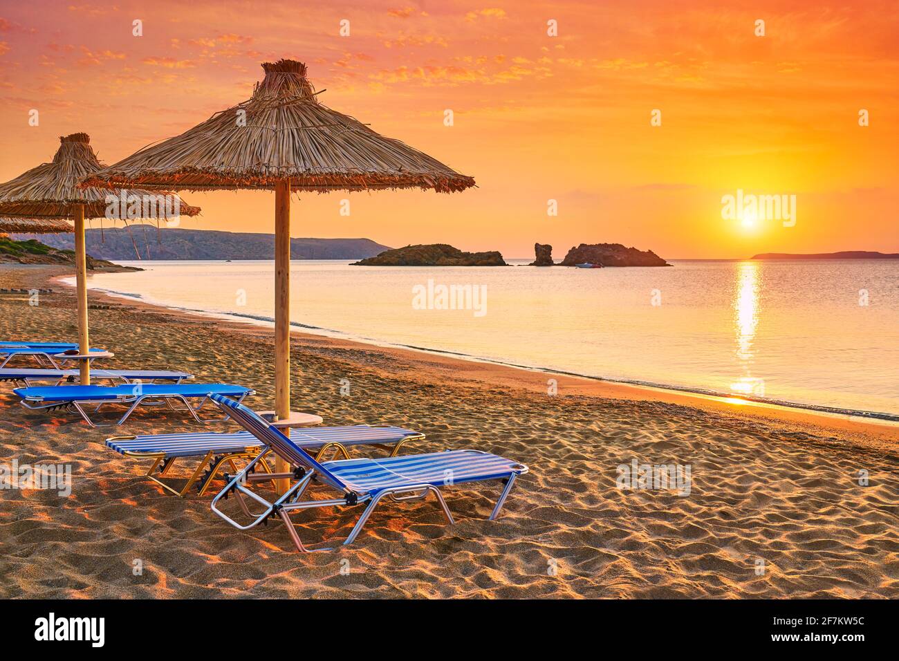 Islands at sunset hi-res stock photography and images - Alamy