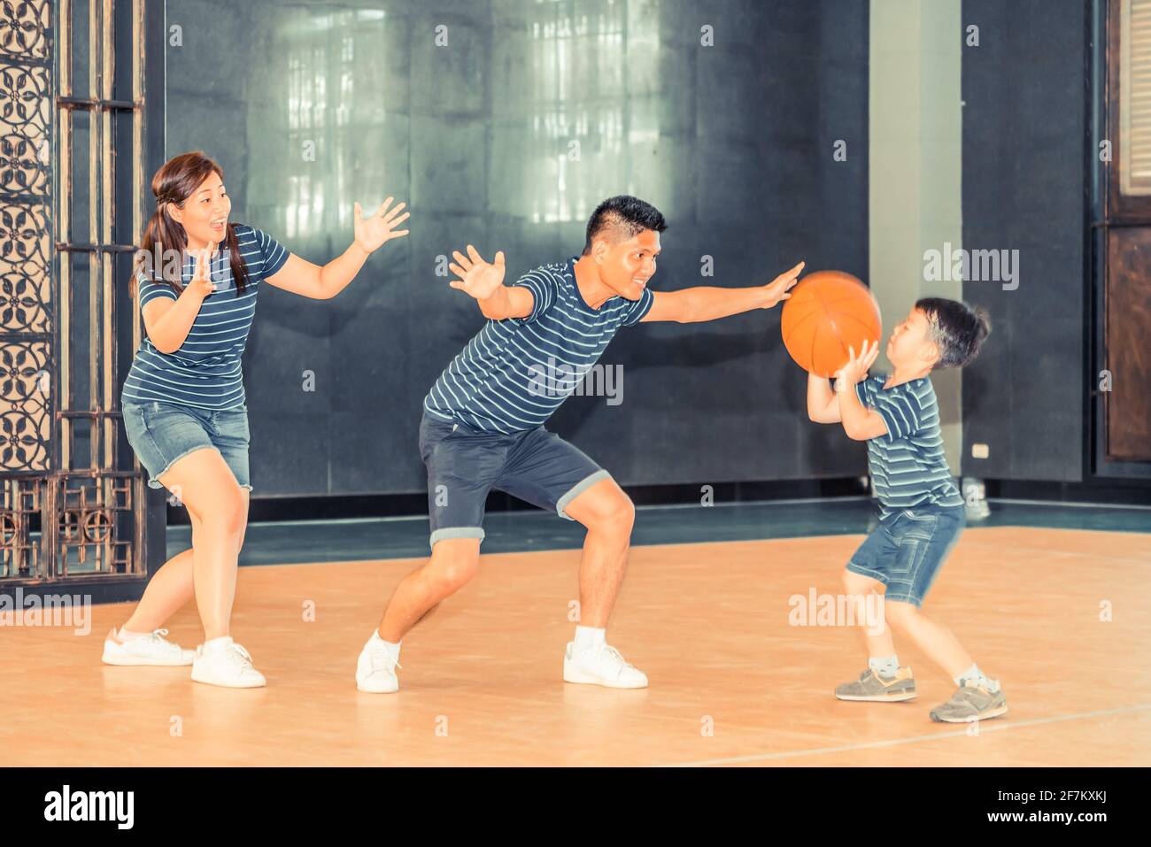 Family basket ball hi-res stock photography and images - Alamy