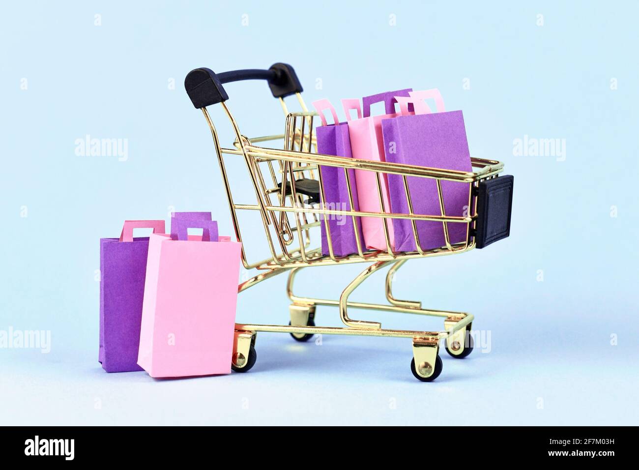 Purple cart hi-res stock photography and images - Alamy