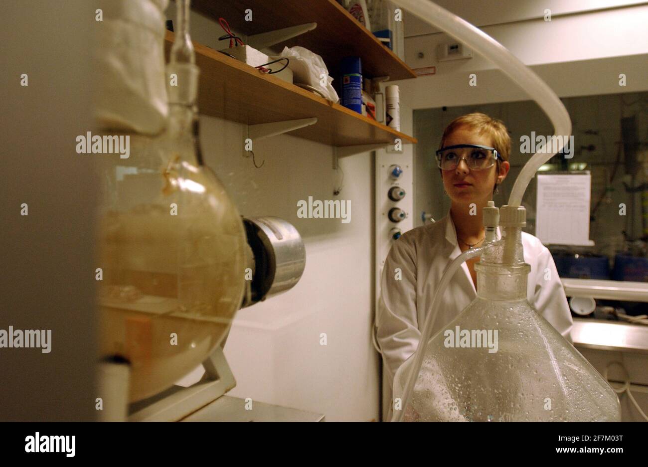 work in the chemistry lab at queen marys college,mile end. 22/1/07 tom ...