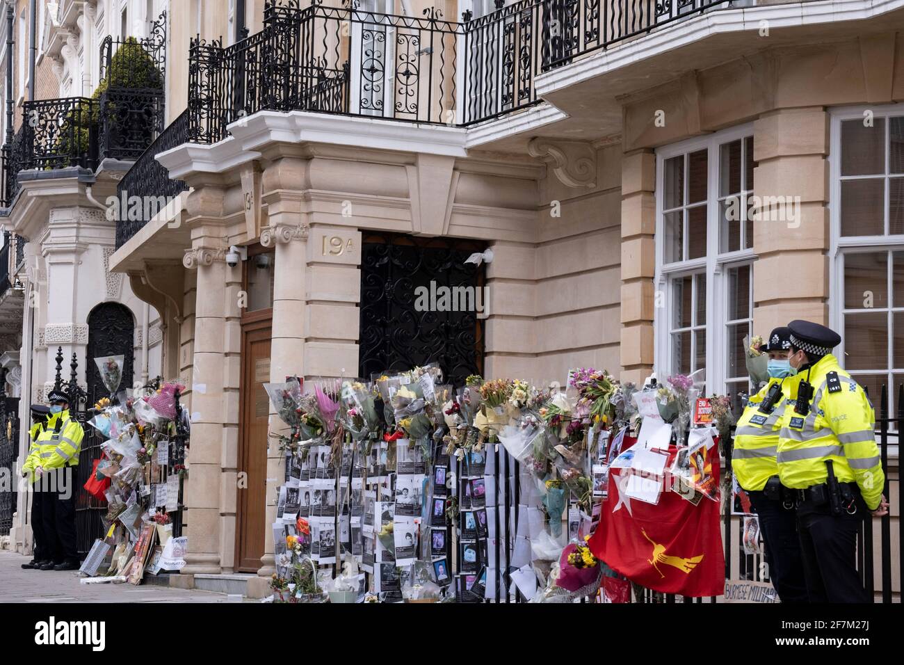 Embassy london mayfair diplomacy hi-res stock photography and images ...