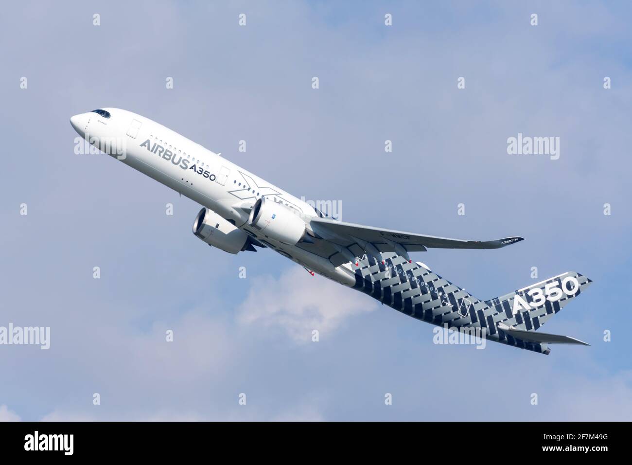 Airbus a350 900 xwb hi-res stock photography and images - Alamy