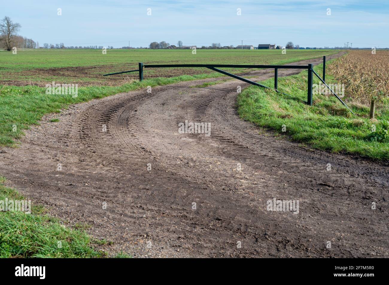 Farm land gate hi-res stock photography and images - Alamy