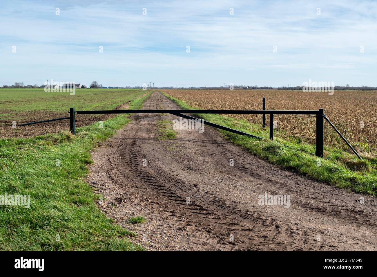 Farm gate barrier hi-res stock photography and images - Alamy