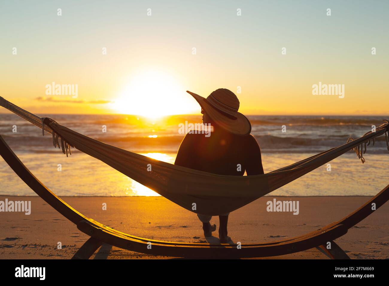 Sitting woman sunset hi-res stock photography and images - Alamy