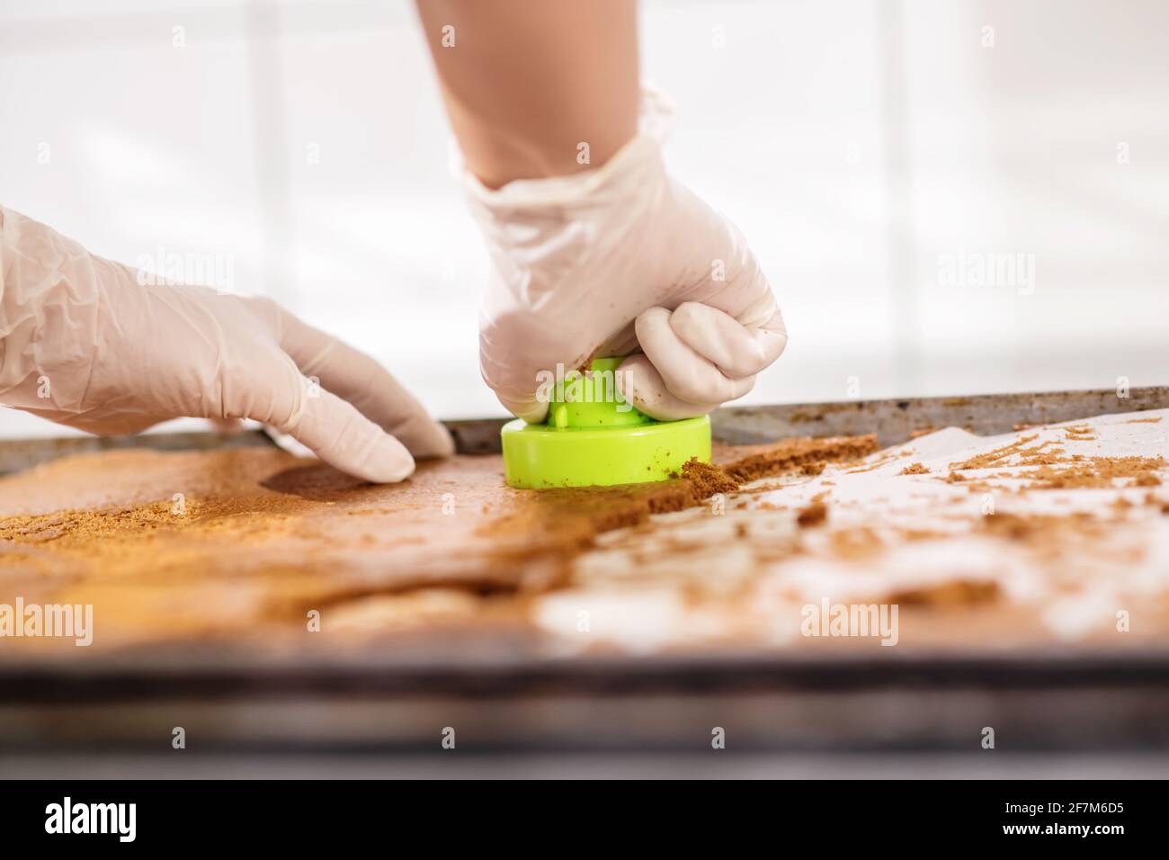 Confectioner hands preparing chocolate butter cookies Stock Photo - Alamy