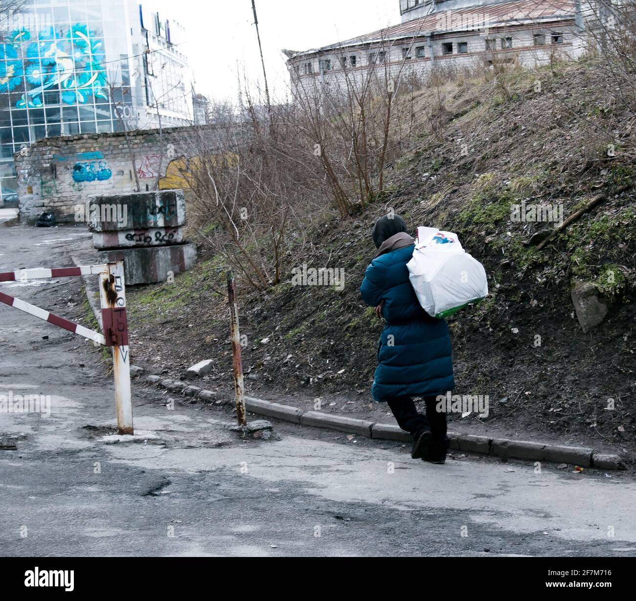 Poorly dressed hi-res stock photography and images - Alamy