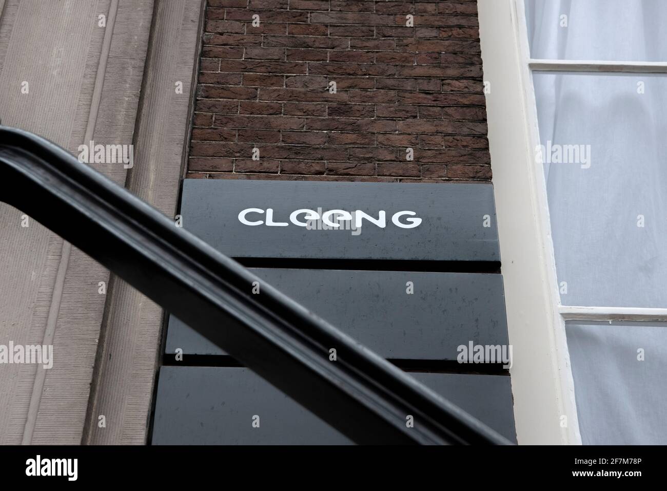 Cleeng hi-res stock photography and images - Alamy