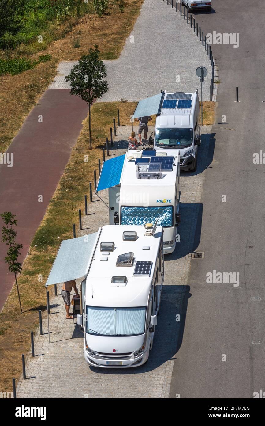 Side on motorhomes hi-res stock photography and images - Alamy