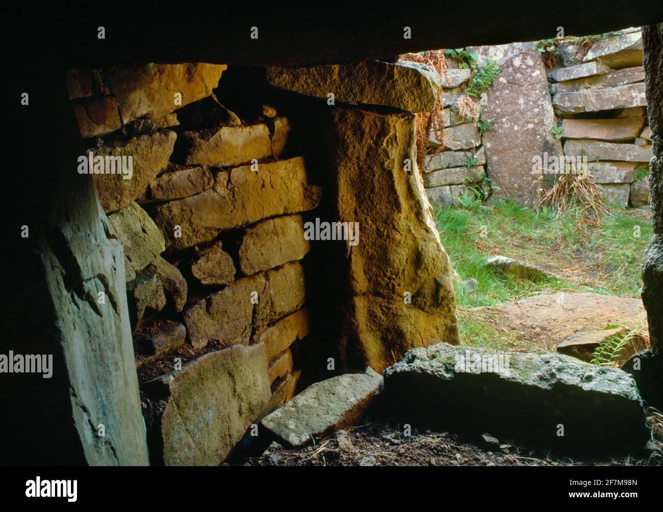 Neolithic portal passage tomb grave hi-res stock photography and images ...