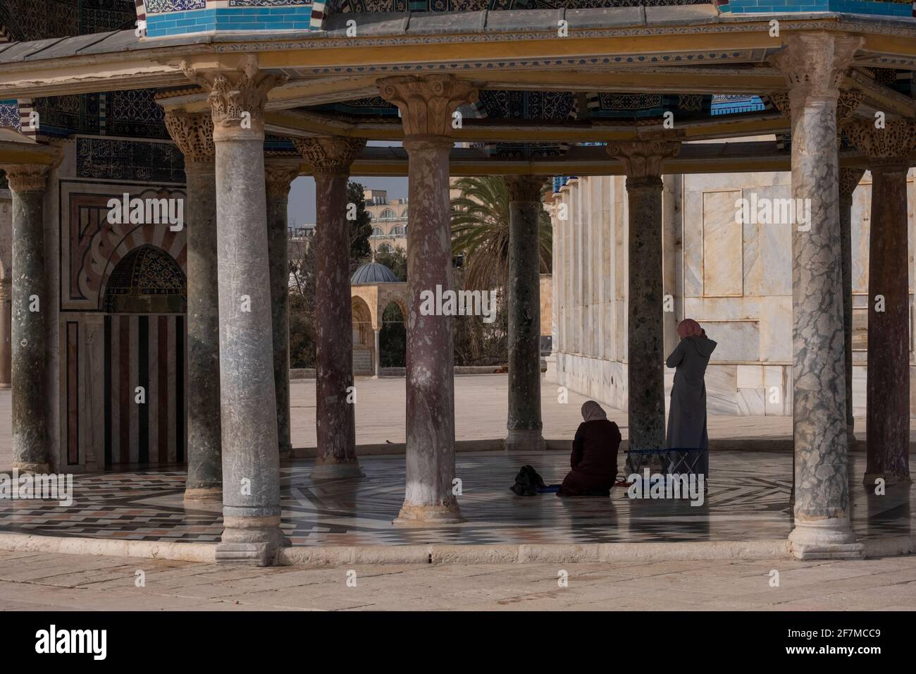 Muslim worshipers pray inside the Dome of the Chain, Qubbat al-Silsilah ...