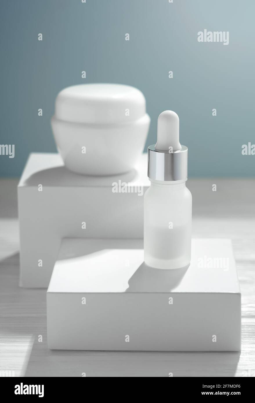 Pipette bottle cream container hi-res stock photography and images - Alamy