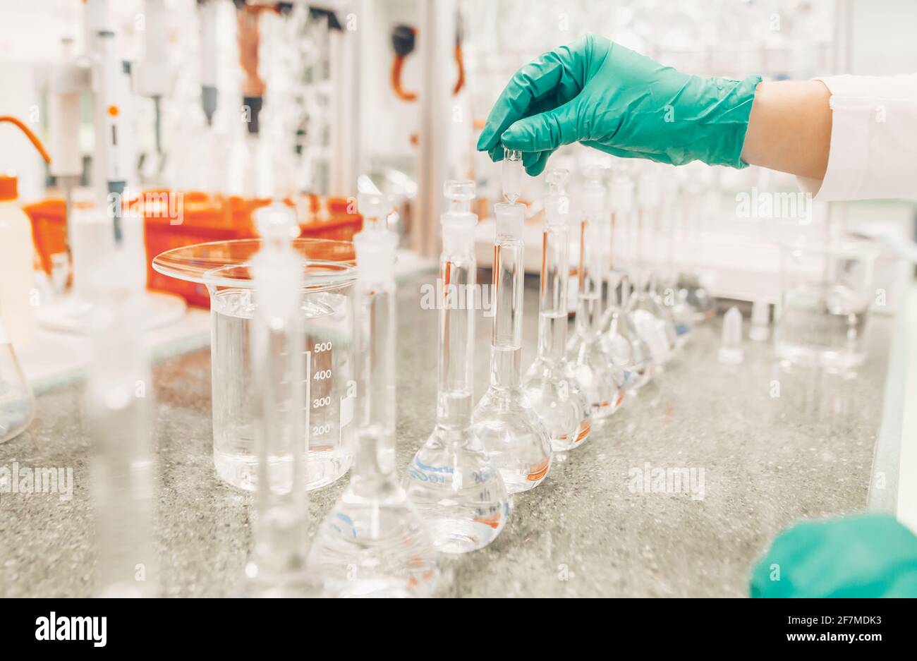 Pharmaceutical production of liquid pharmaceuticals or drugs in ...