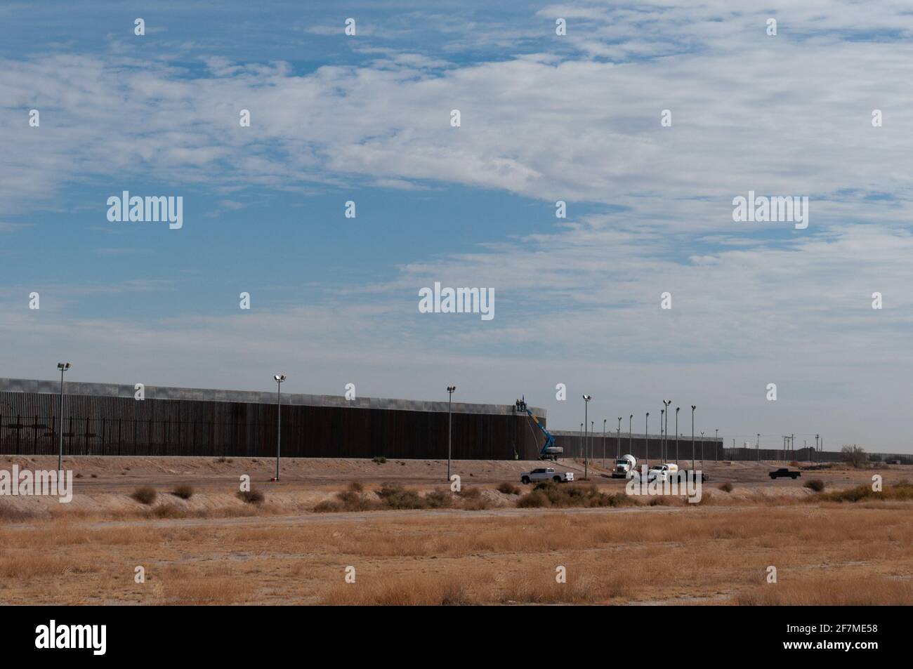 The border wall United States - Mexico (in English: Mexico – United ...