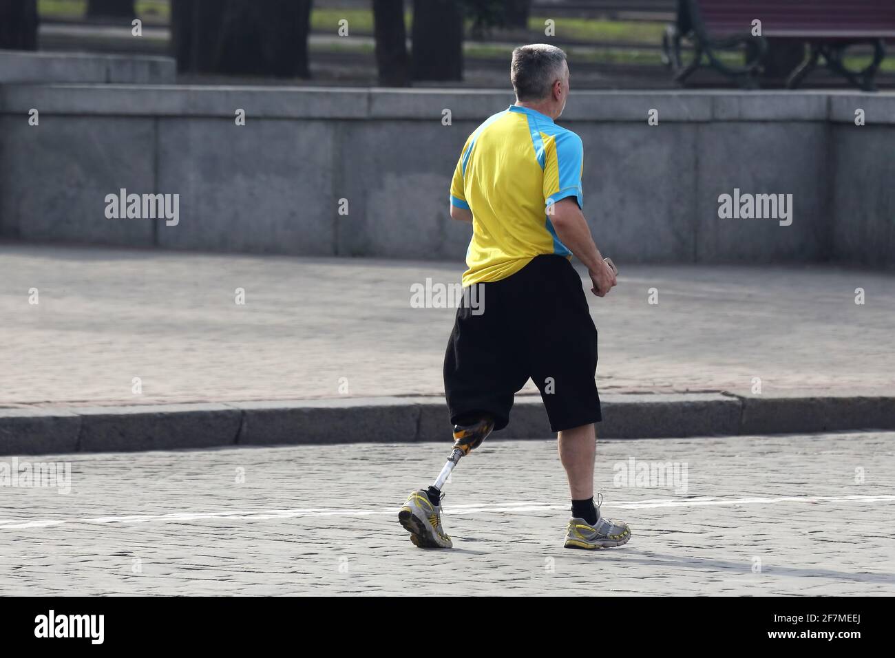 disabled athlete runs a marathon Stock Photo - Alamy