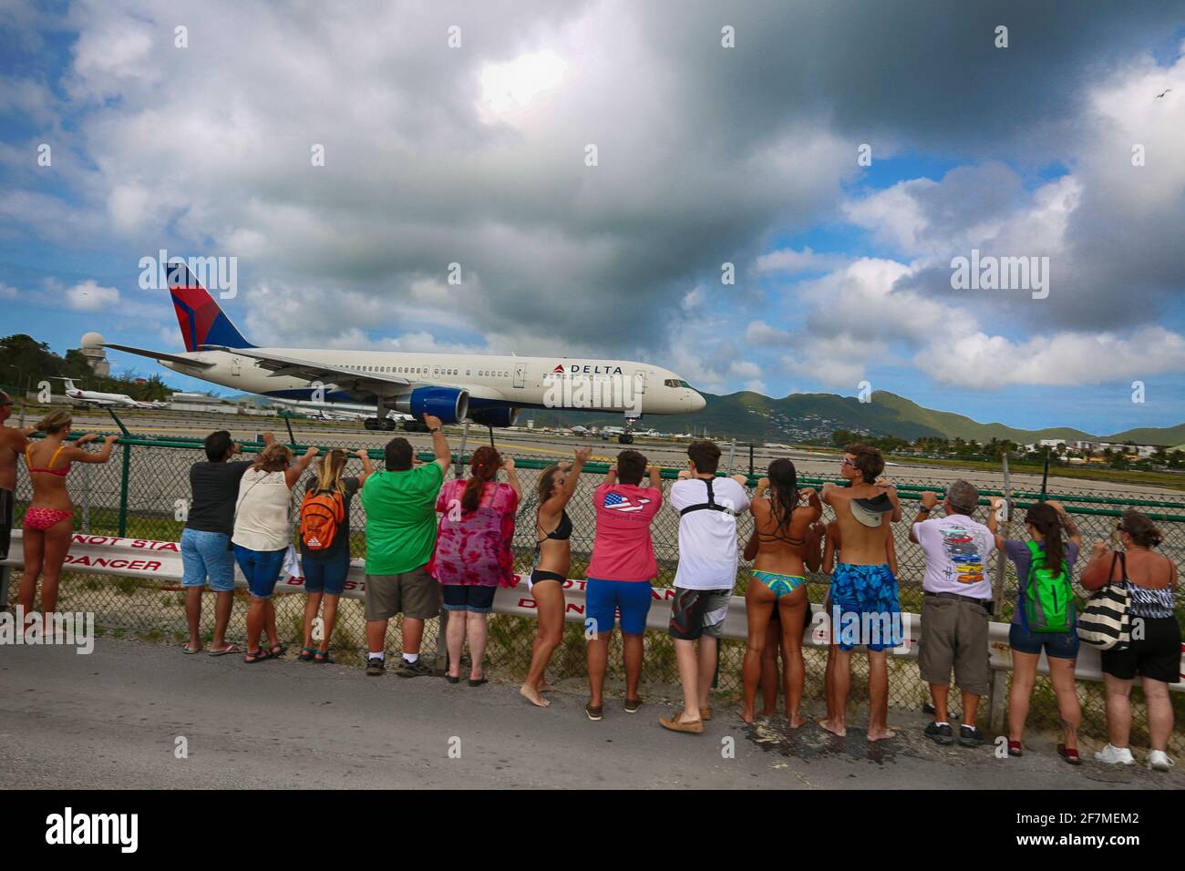 Delta flight ready to take off,Tourists receiving jet blast at Maho ...