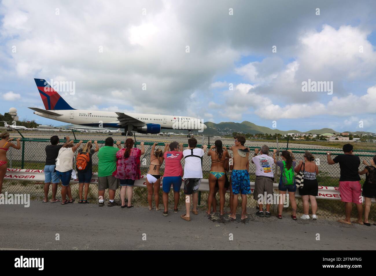 Delta flight ready to take off,Tourists receiving jet blast at Maho ...