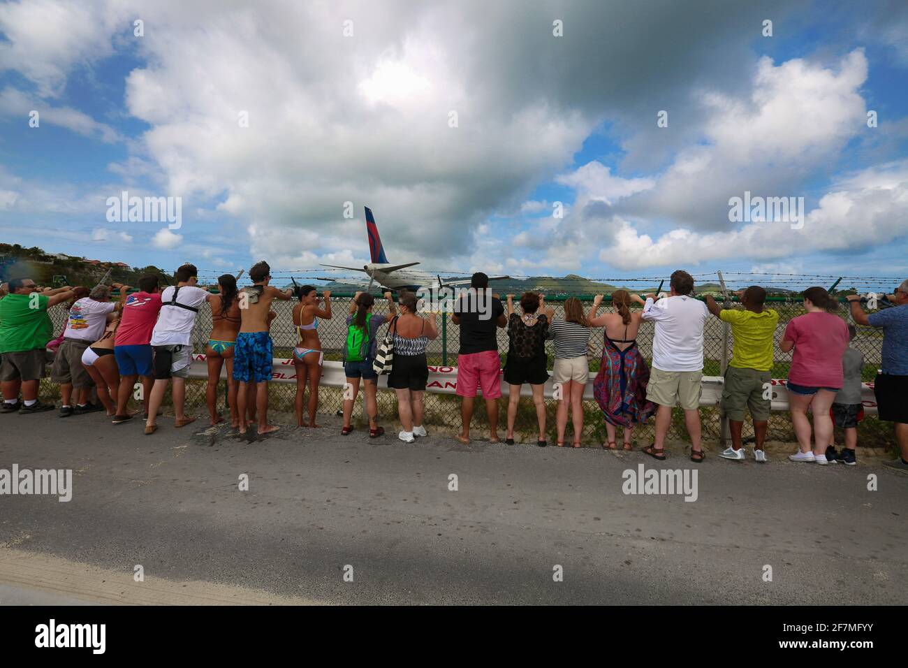 Delta flight ready to take off,Tourists receiving jet blast at Maho ...
