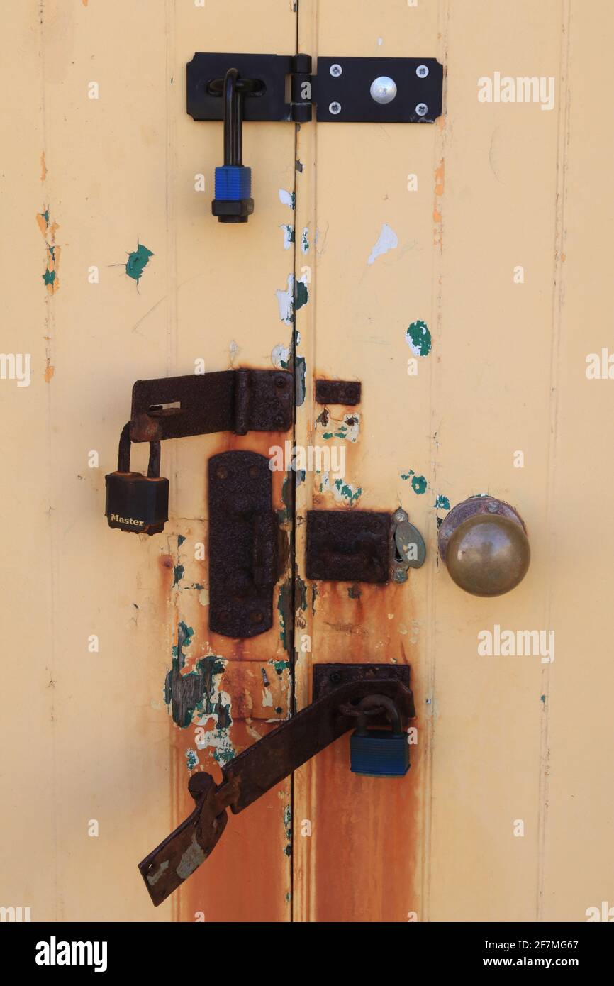 Broken door locks hi-res stock photography and images - Alamy