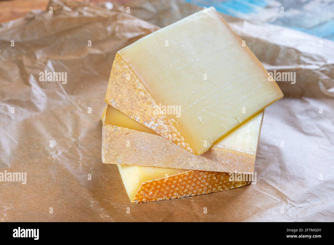 Gruyere cheese and alps and cow hi-res stock photography and images - Alamy