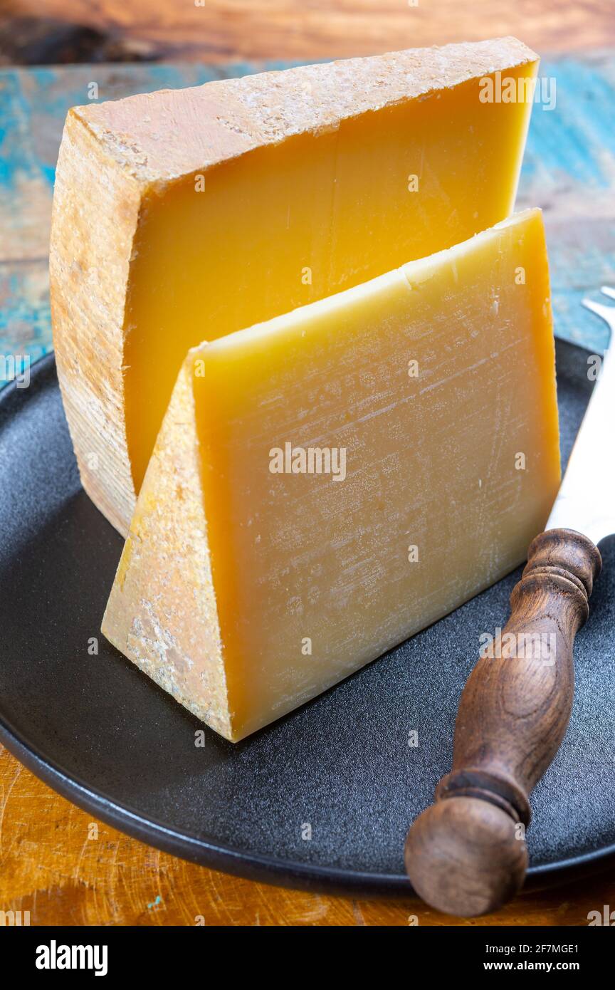 Gruyere cheese and alps and cow hi-res stock photography and images - Alamy