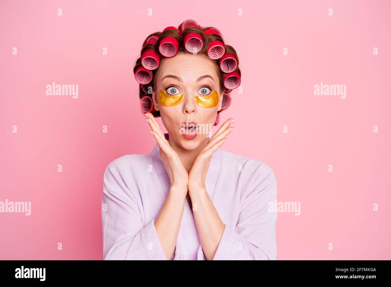 Photo of impressed person speechless open mouth arms under face ...