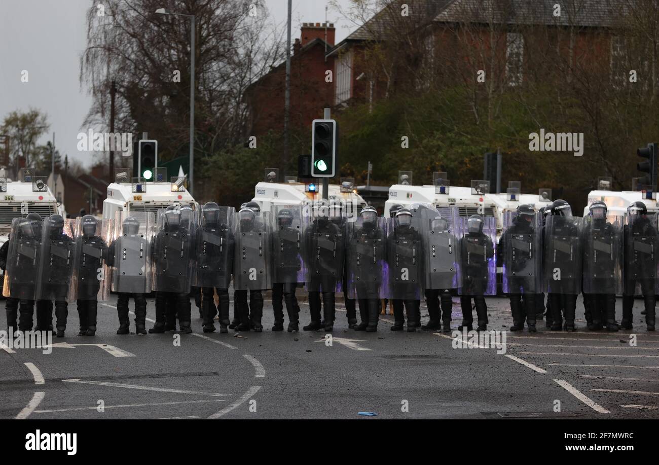 Belfast riot 2021 hi-res stock photography and images - Alamy