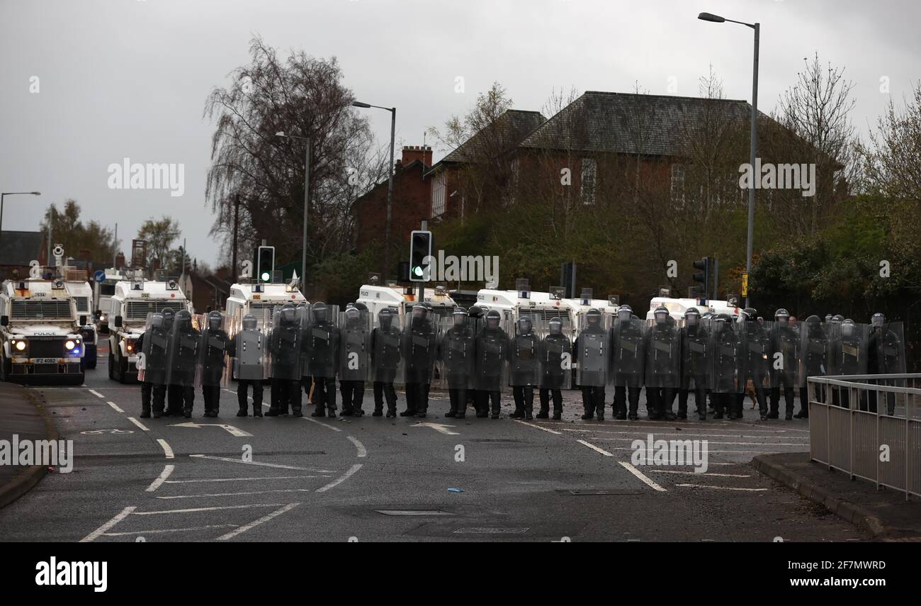 Belfast riot 2021 hi-res stock photography and images - Alamy
