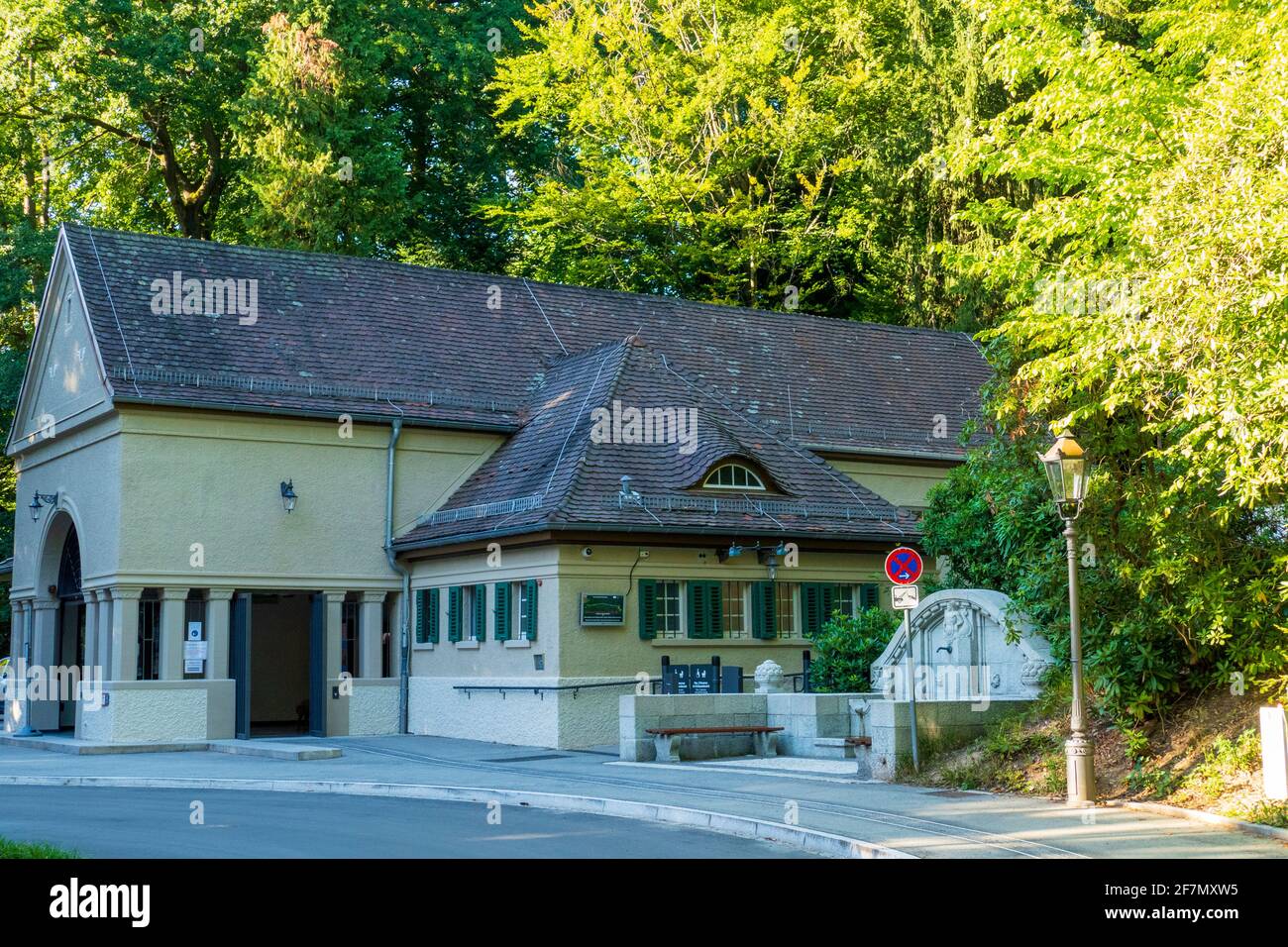 Talstation, Merkur Bahnhof der Bergbahn Baden-Baden Stock Photo - Alamy