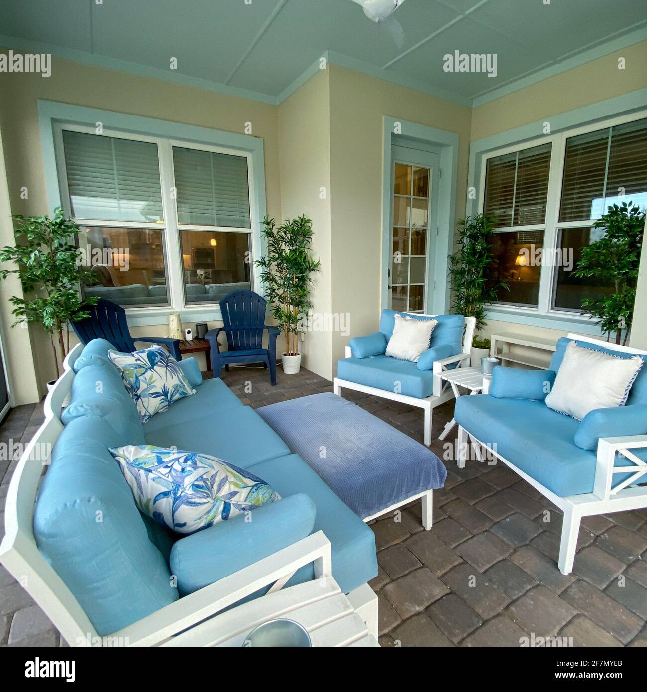 Lanai style architecture hi-res stock photography and images - Alamy
