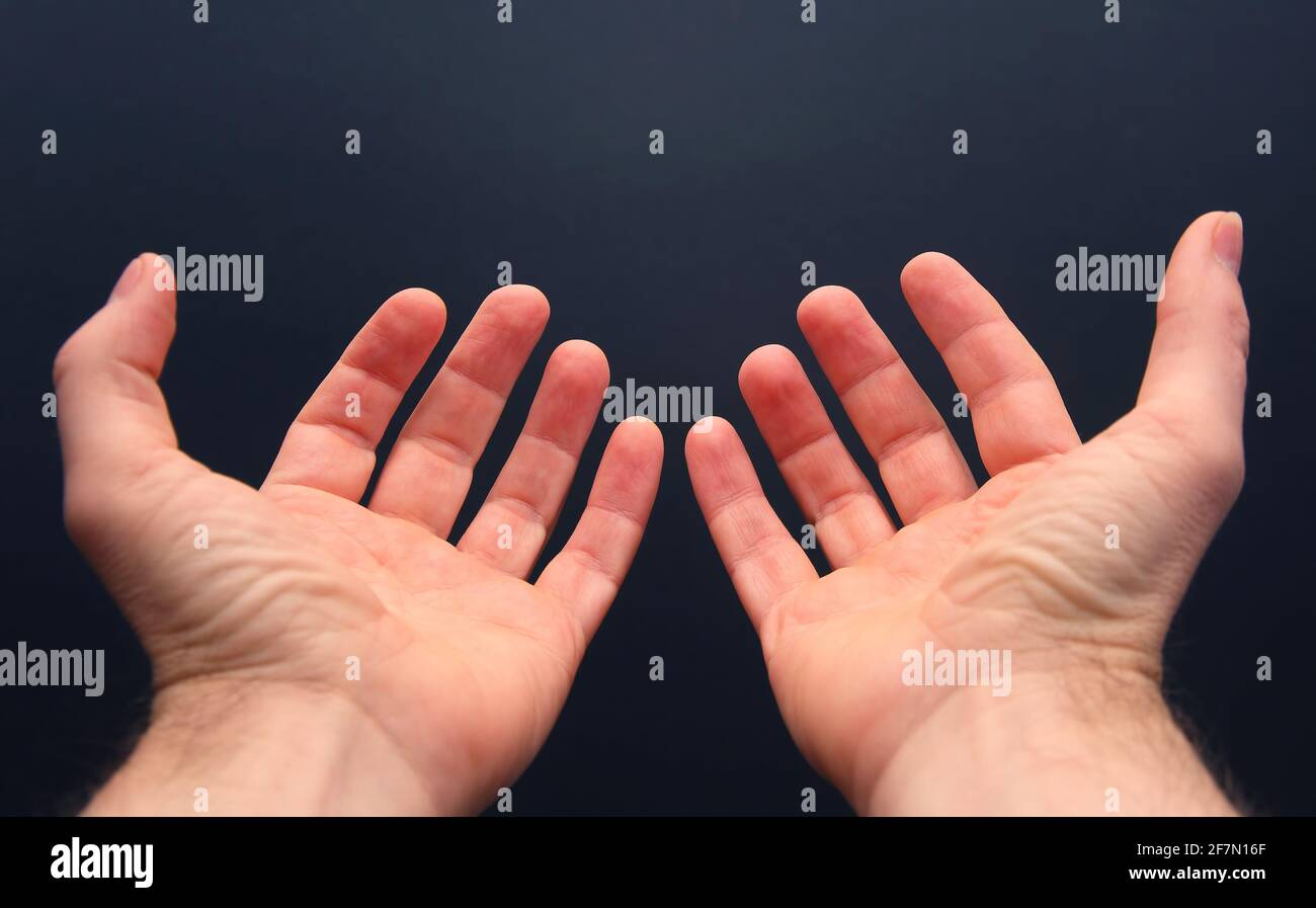 Receiving with open arms hi-res stock photography and images - Alamy