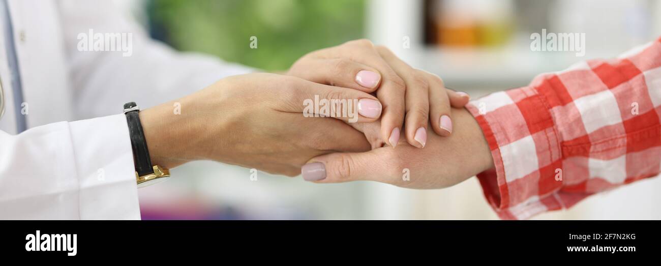 Handshake between doctor and patient in medical office Stock Photo - Alamy