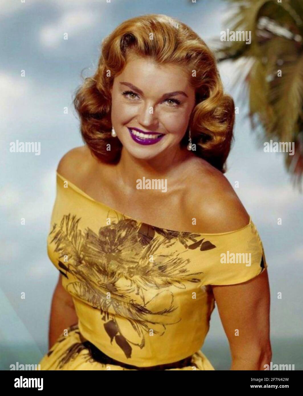 ESTHER WILLIAMS (1921-2013) American competitive swimmer and film ...