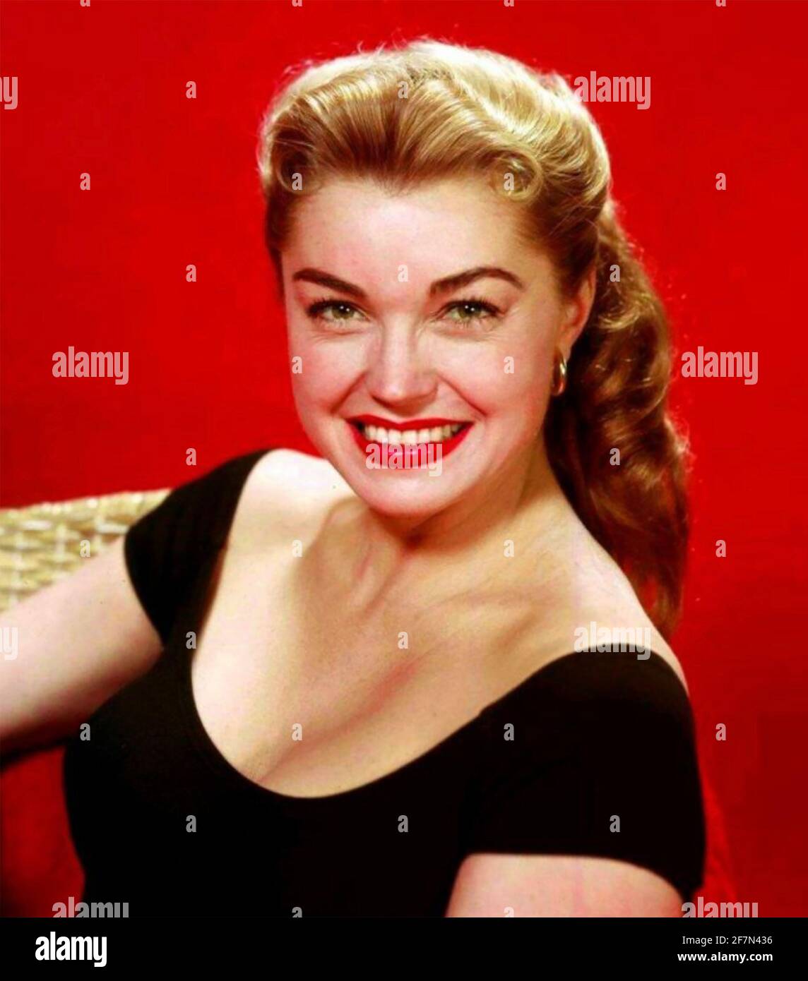 ESTHER WILLIAMS (1921-2013) American competitive swimmer and film ...