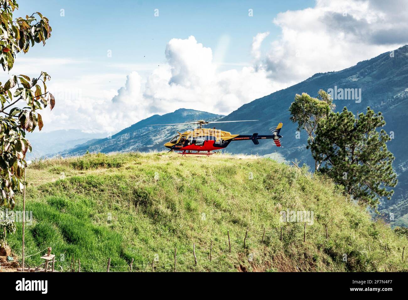 407 bell helicopter hi-res stock photography and images - Alamy