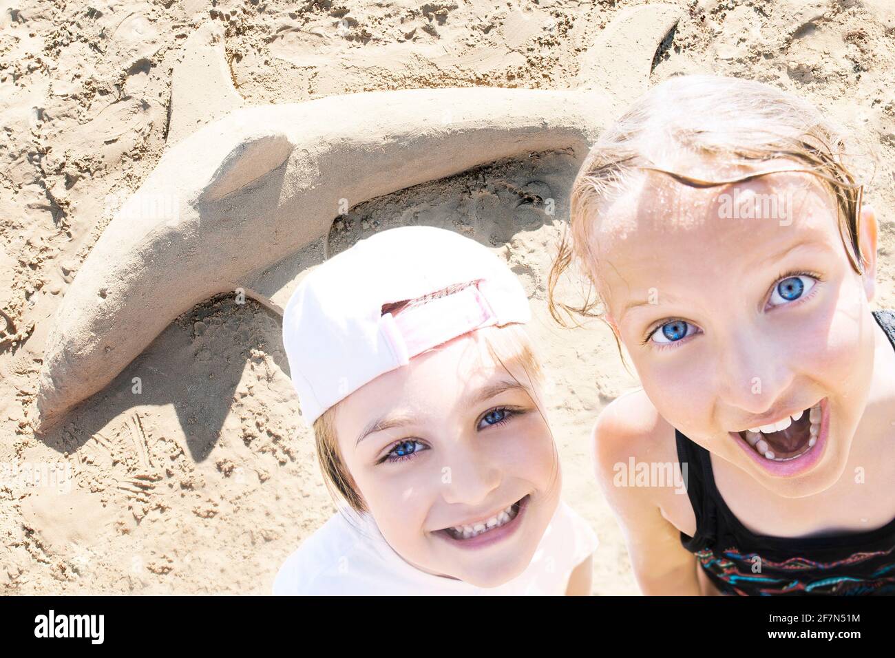 Portrait two beautiful sisters smiling hi-res stock photography and ...