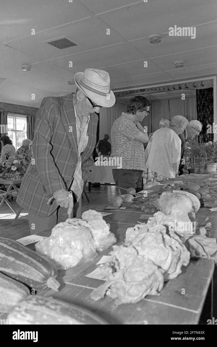 Produce judging Black and White Stock Photos & Images - Alamy