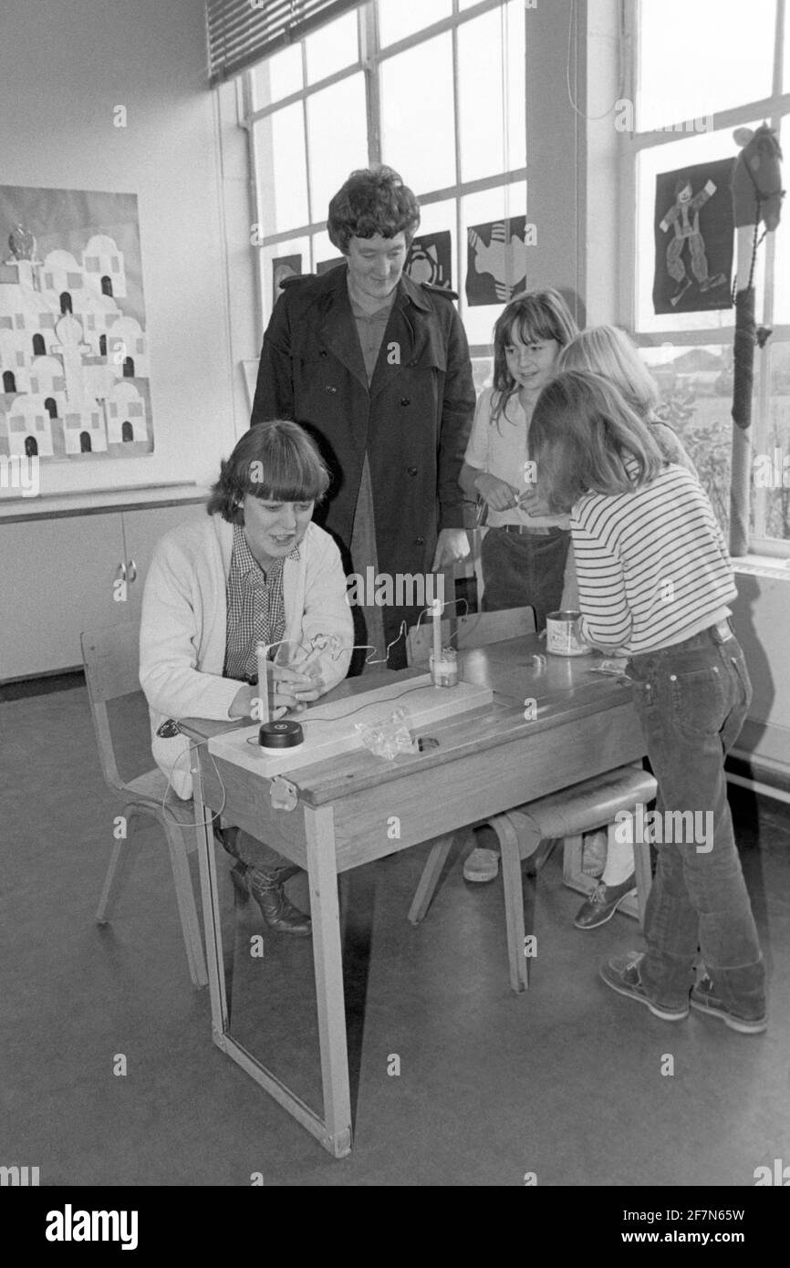 Classroom 1970s uk hi-res stock photography and images - Alamy