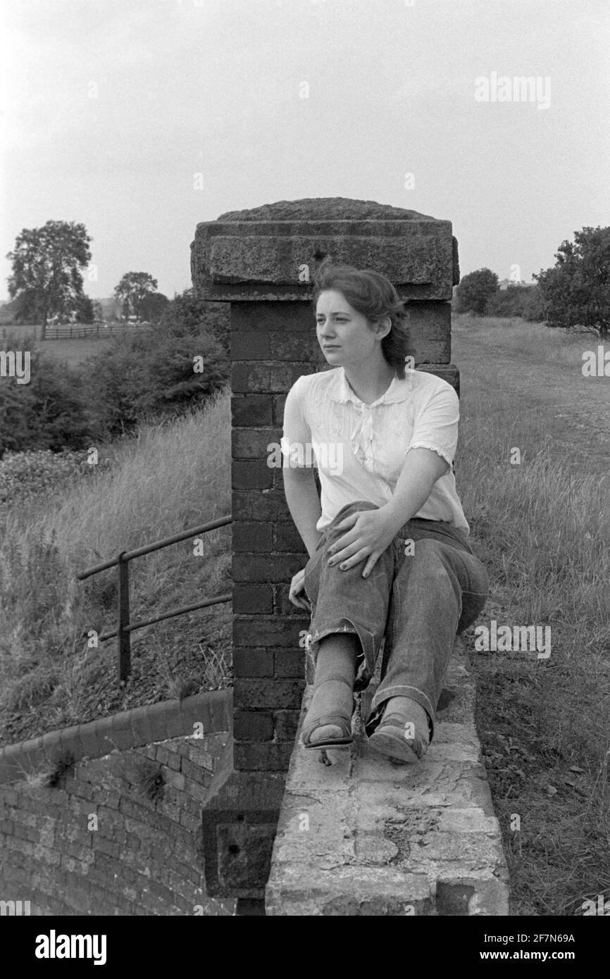 Bridge parapet hi-res stock photography and images - Alamy