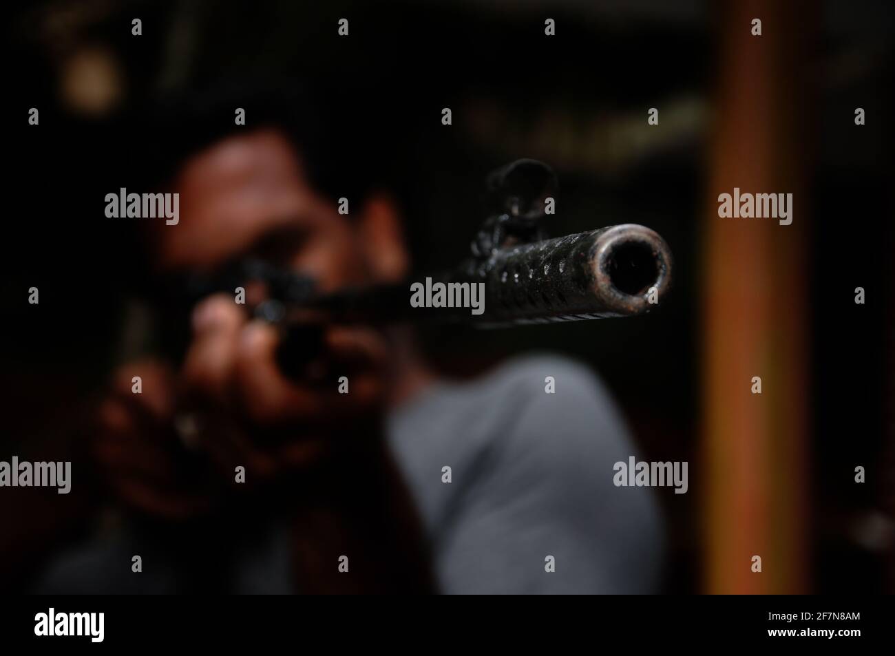 Man pointing gun hi-res stock photography and images - Alamy