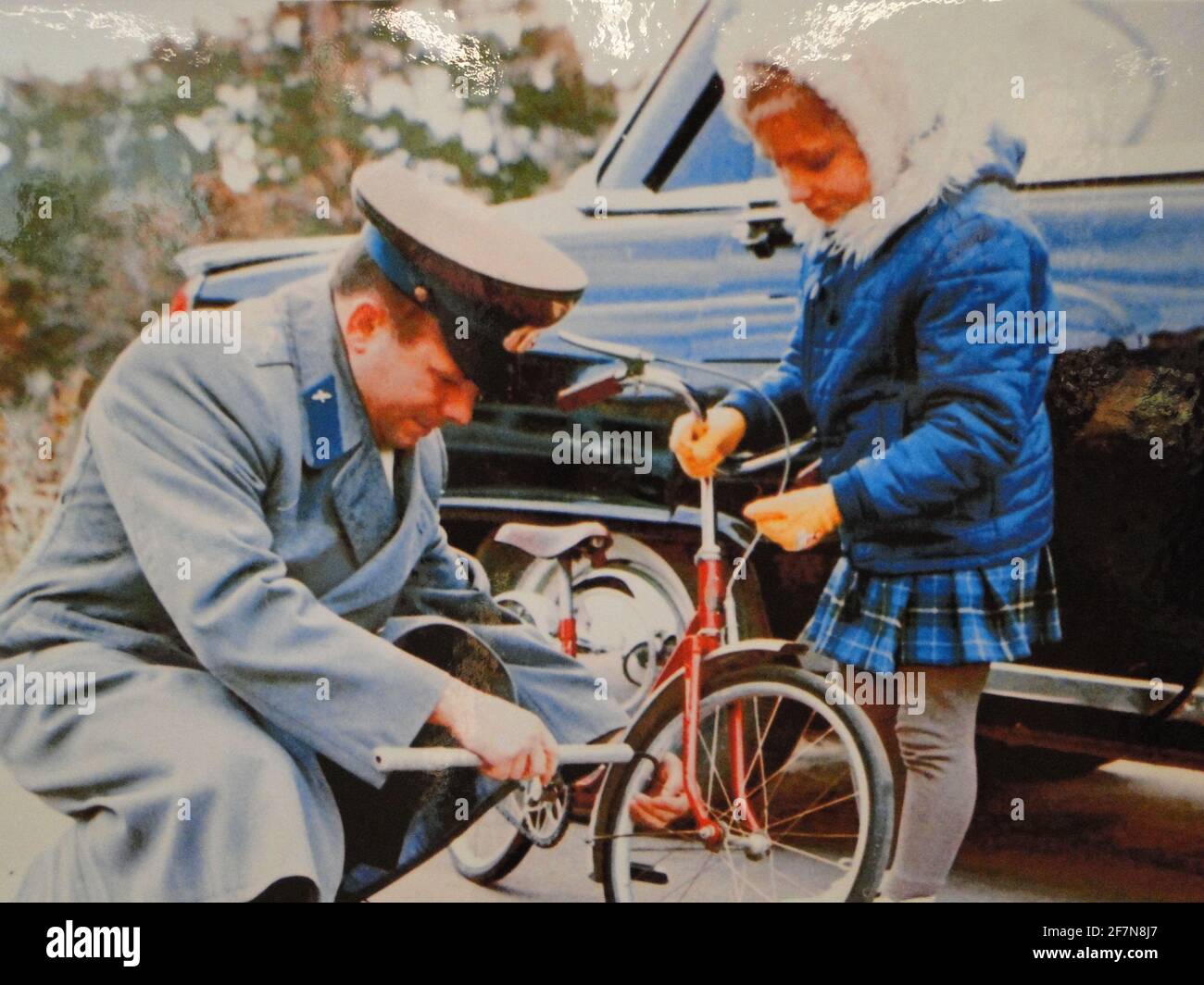 Unveiling the statue to Yuri Gagarin - the first man in cosmos at ...