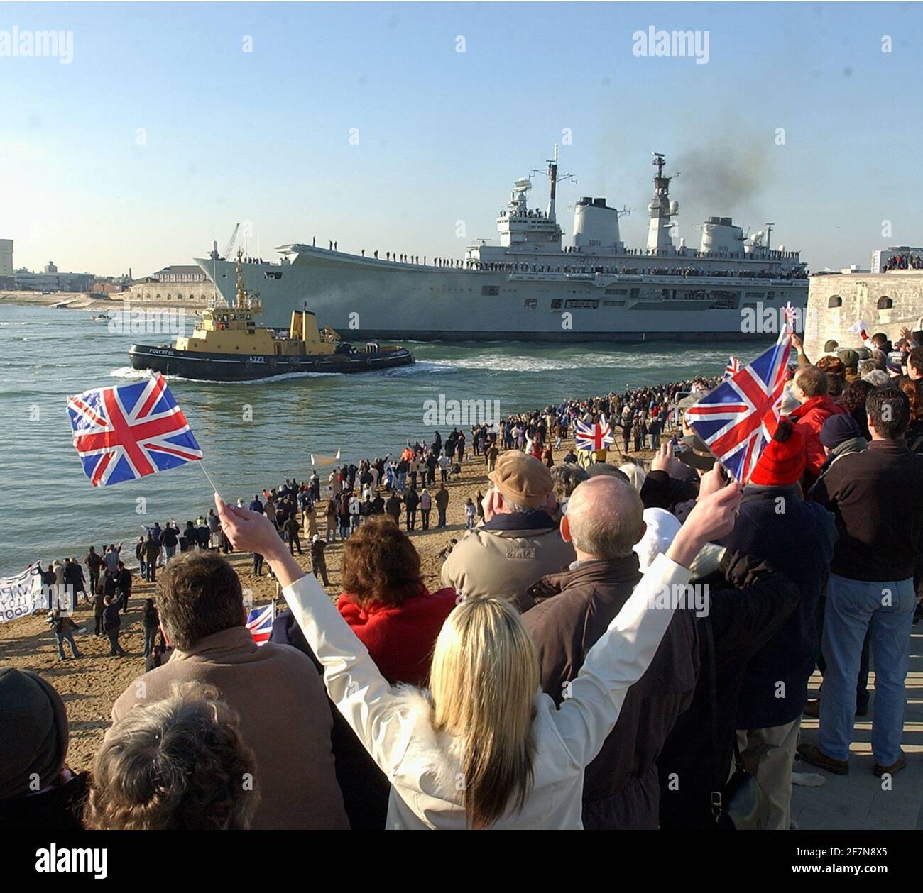 THE AIRCRAFT CARRIER HMS ARK ROYAL LEAVES PORTSMOUTH FOR THE GULF. PIC ...