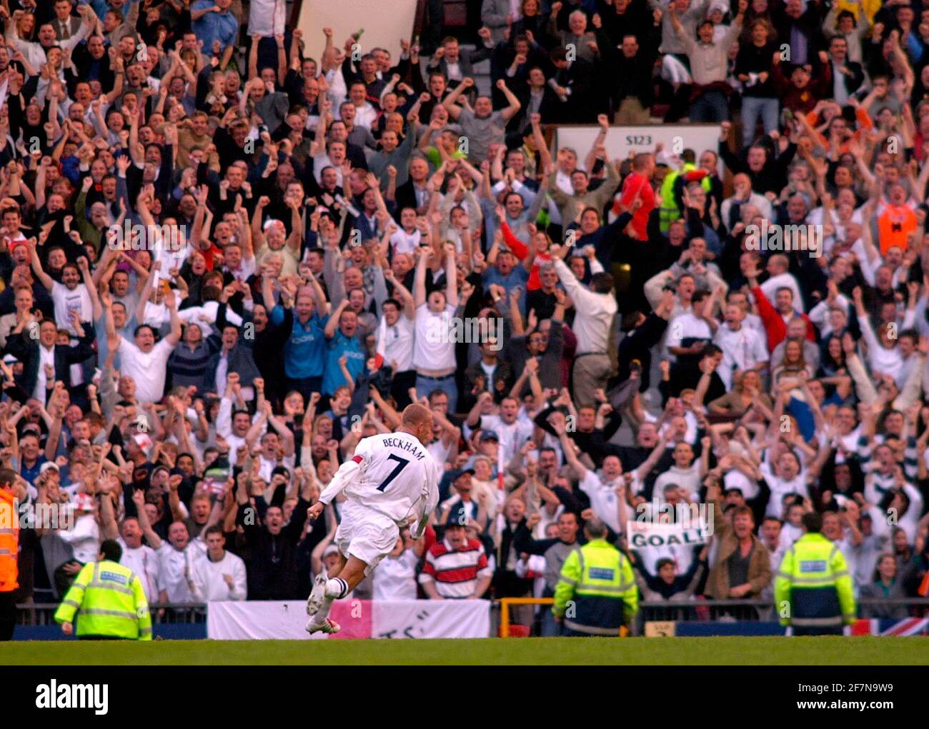 WORLD CUP ENGLAND V GRECCE AT OLD TRAFFORD 6/10/2001 AFTER THE FREE ...
