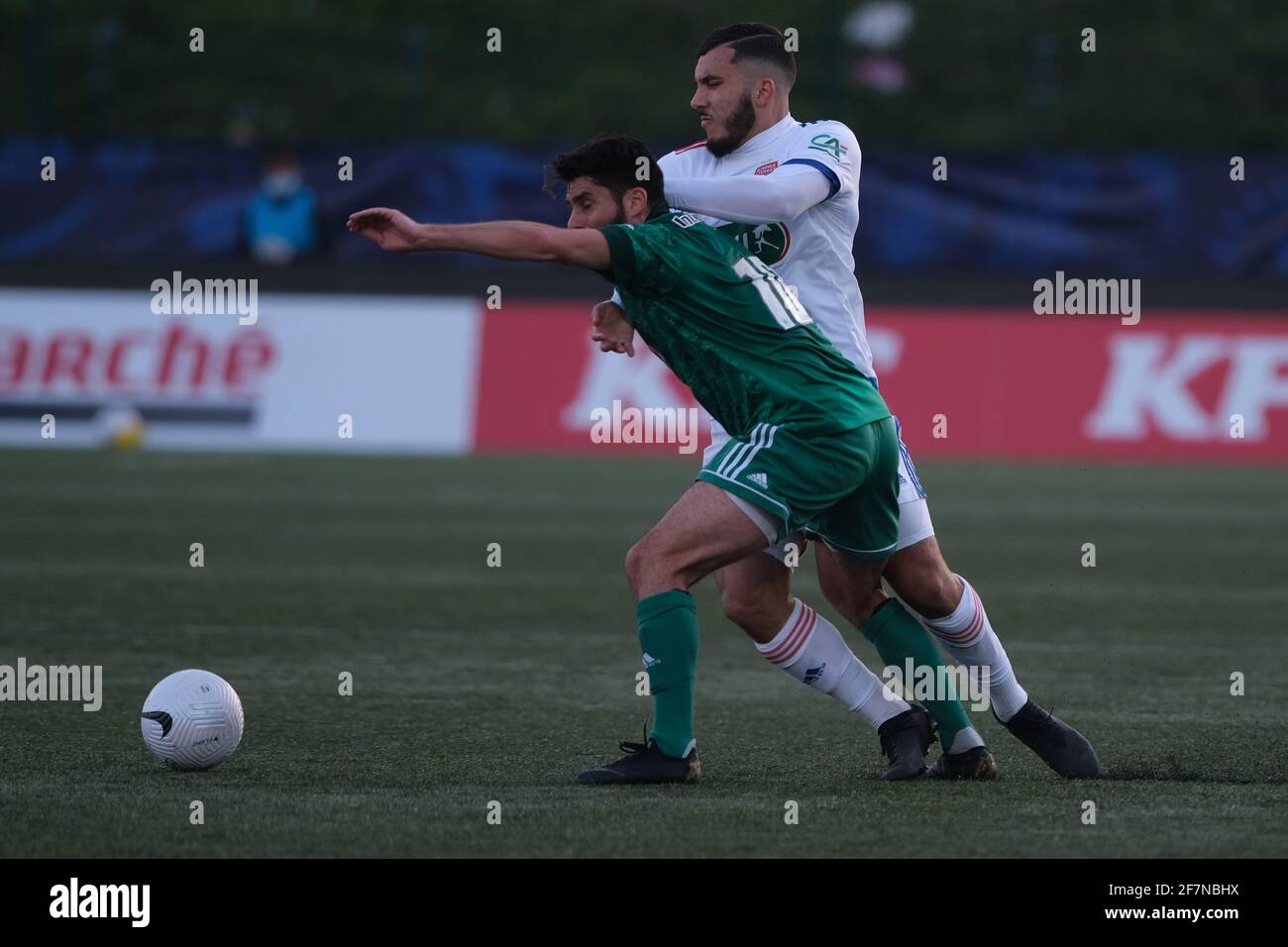 Action football melvyn hi-res stock photography and images - Alamy