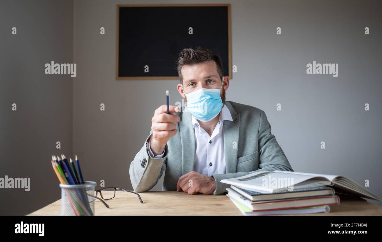 teacher in classroom wearing a medical mask school reopening Stock ...
