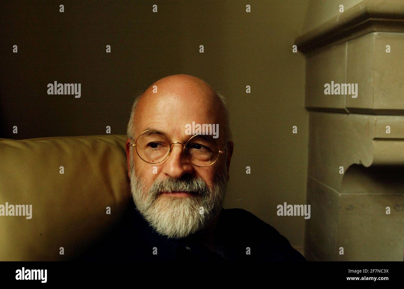 TERRY PRATCHETT AT HIS HOME IN WILTSHIRE. 22/10/01PILSTON Stock Photo ...