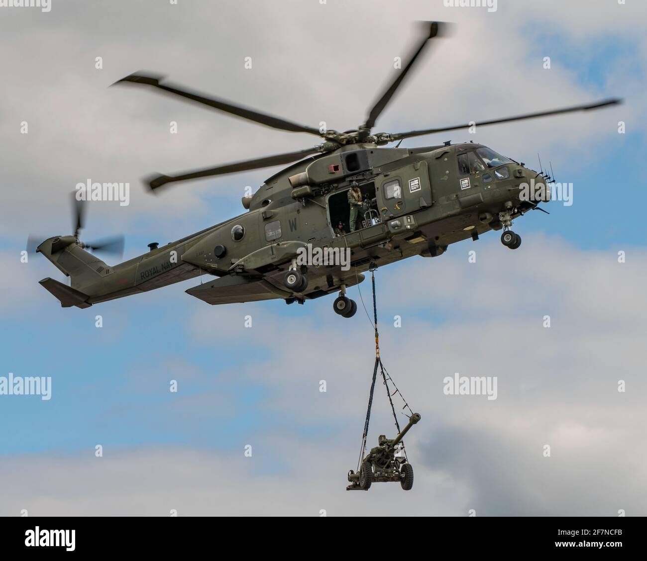 Royal navy field gun display hi-res stock photography and images - Alamy