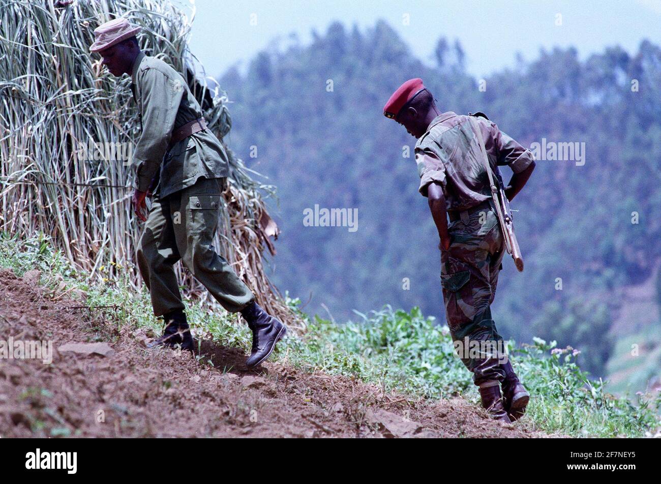 Rwandan Patriotic Army Soldiers in Uganda February 1999Soldiers of the ...