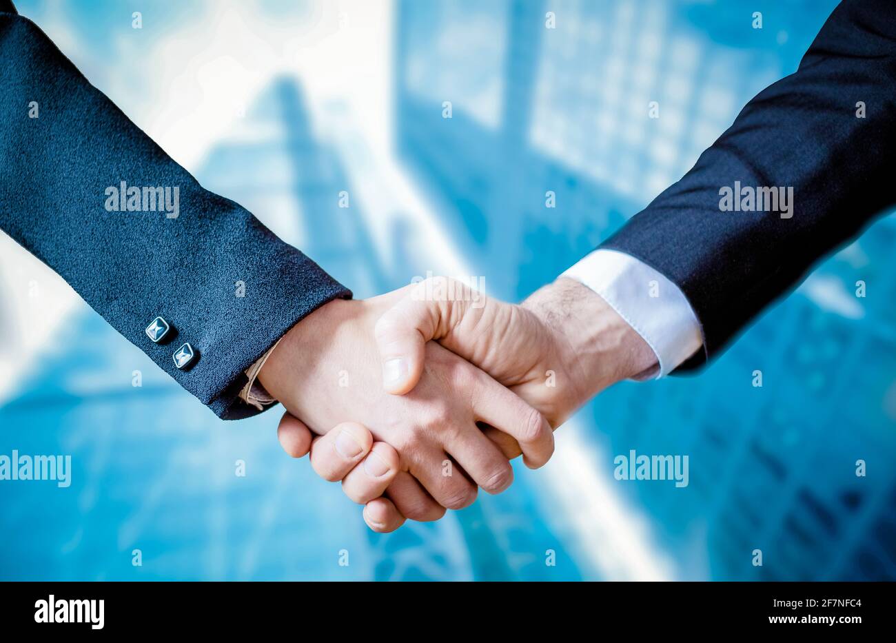 Businessmen handshake business meeting hi-res stock photography and ...
