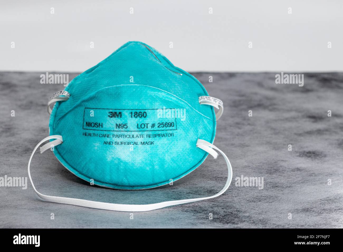 N95 mask hi-res stock photography and images - Alamy